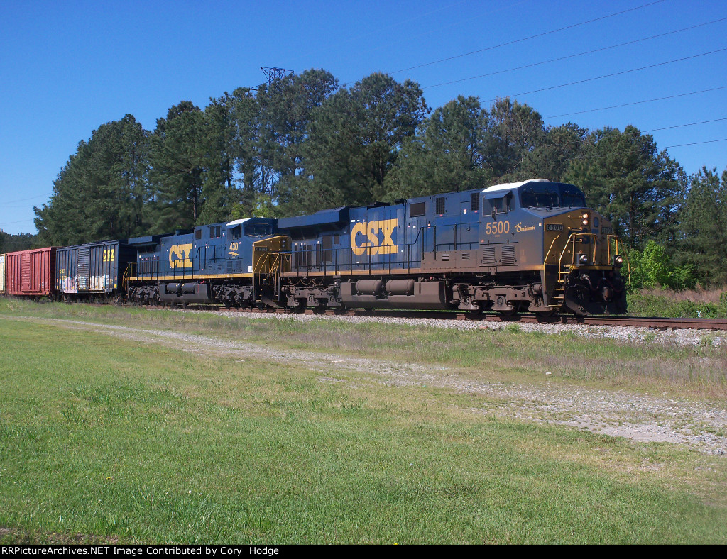 "Spirit of Cincinatti" leading Q406 at "College Crossing"